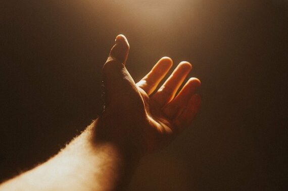 6 Ways Giving Back Is Good For Your Health - Art of Healthy Living